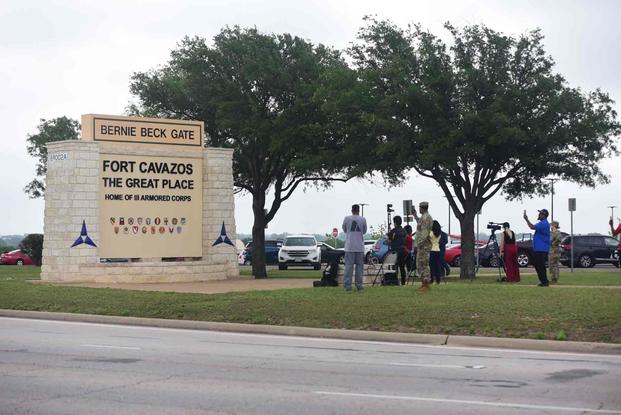 Army Officer at Fort Cavazos Sets Record for Fastest Mile Run in Bomb ...